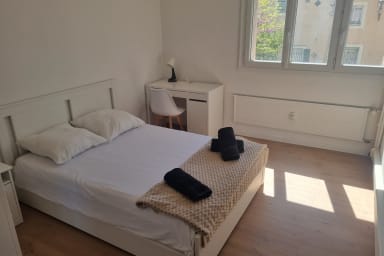 Big Renovated Flat With Balcony, 10 Min Out - Avignon