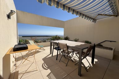 Apartment With Sea View, Terrace And Swimming Pool - Bandol