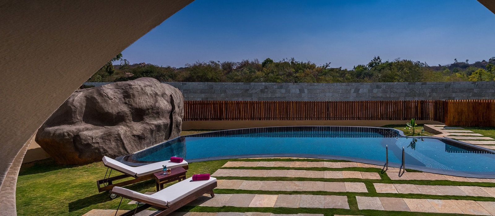 Evolve Back Kamalapura Palace Hampi Hotel in South India | ENCHANTING ...